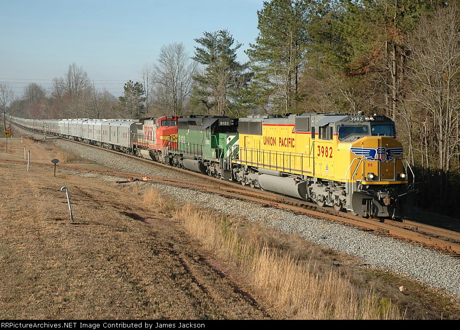 048 Circus Train/UP 3982